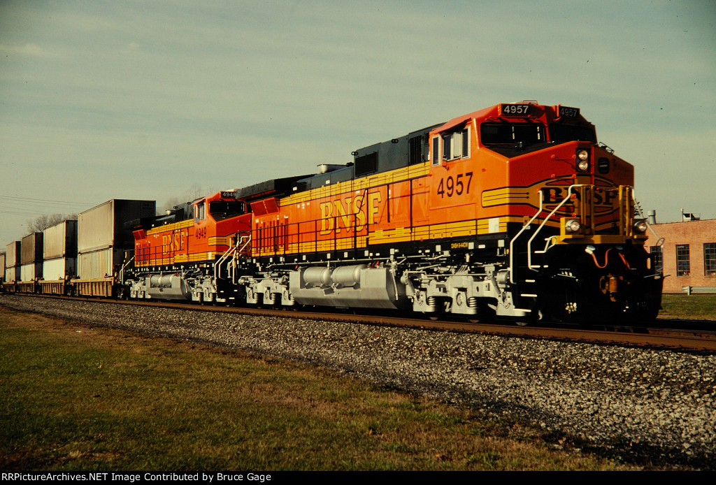 BNSF 4957
